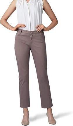 9 Best Capris for Petites (Top Picks that you’ll Love) - Sweet Skin Liners